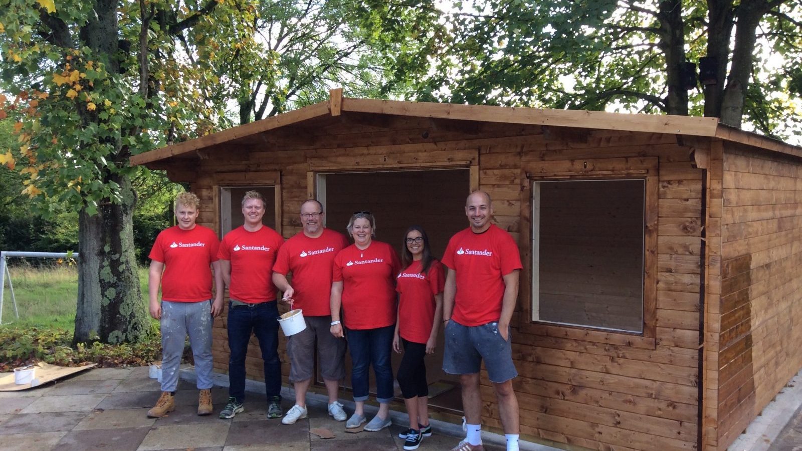 Santander bank employees volunteer for FitzRoy - FitzRoy